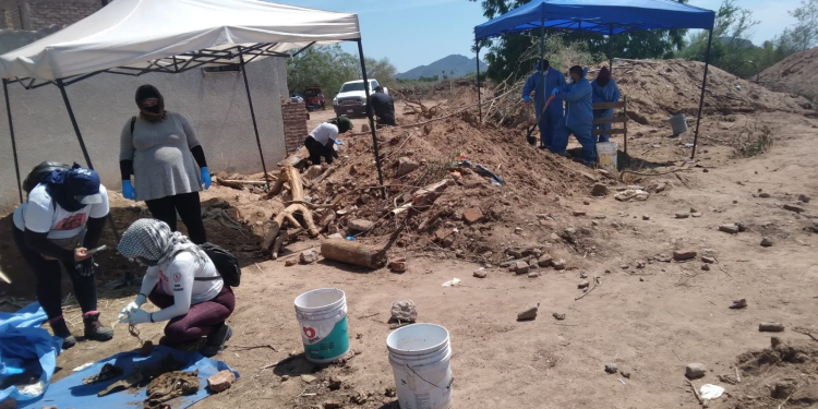 Localizan fosa clandestina con restos de al menos 30 personas